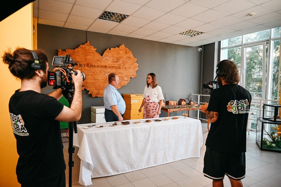 Принимала роды у коровы и собирала доильный аппарат. Чем занималась ...